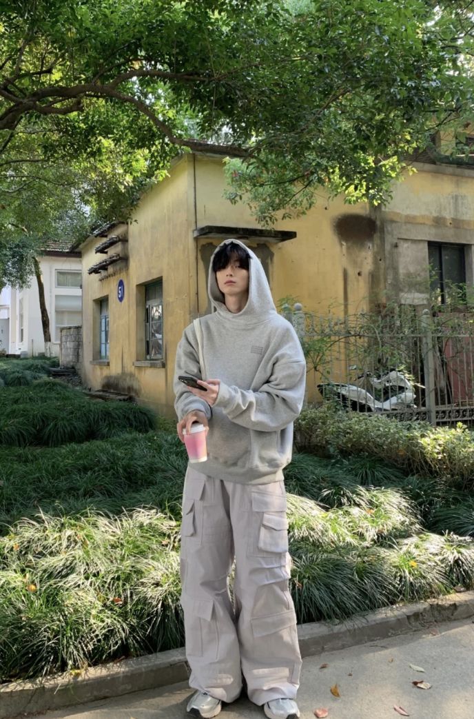 A Guide to Skater Boy Style for Men+ Aesthetic Outfits Ideas